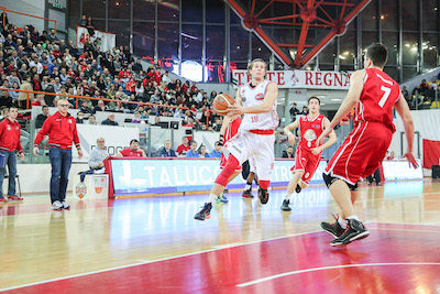 Pallacanestro: il play Diego Monaldi resta a Chieti