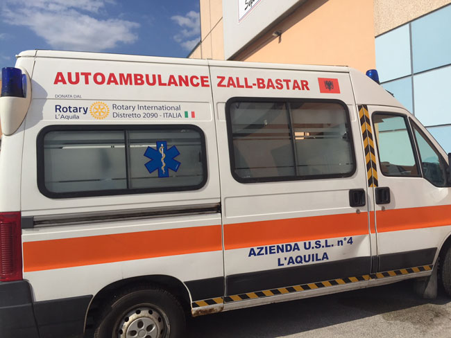 Un'autoambulanza per l'Albania