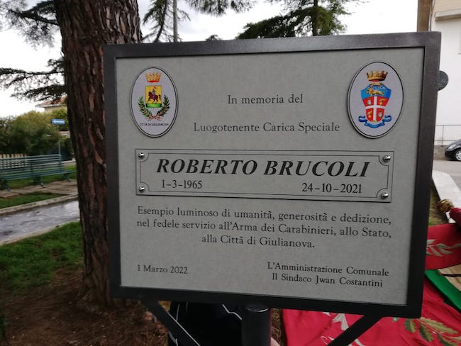 Scoprimento della targa in memoria del Luogotenente CS Roberto Brucoli