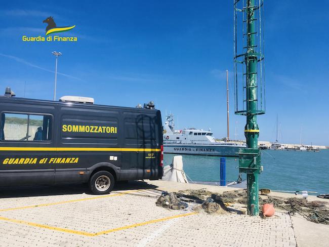 Costa dei trabocchi, sequestrate reti da pesca di frodo e nasse abusive