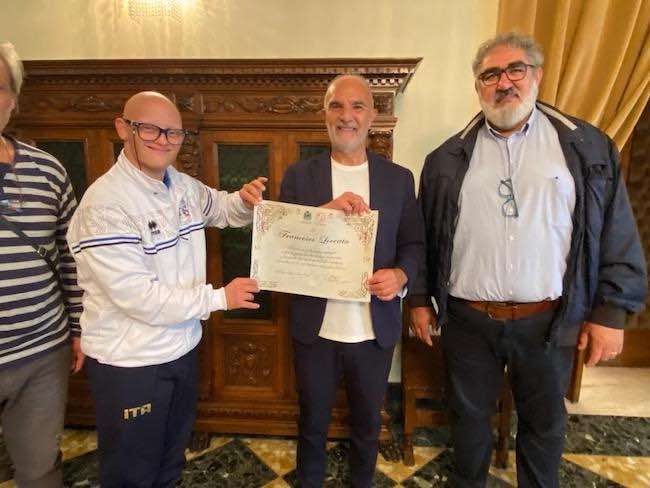 Basket paralimpico, Francesco Leocata premiato in Comune a Pescara