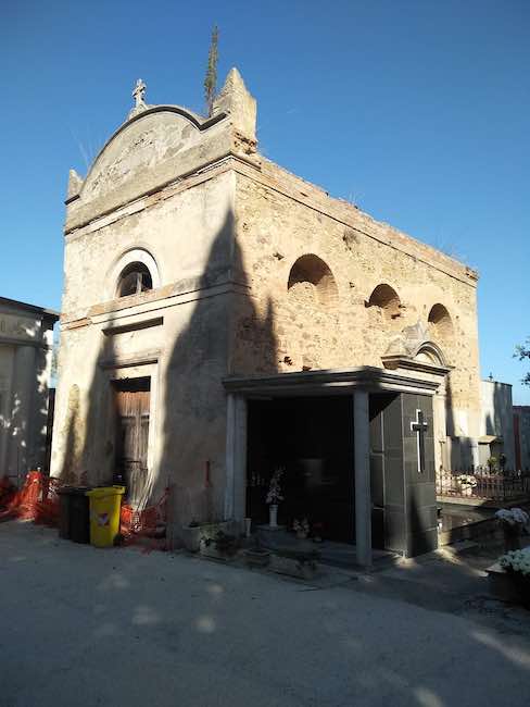 Lavori per il recupero della Congrega nel cimitero di Fossacesia