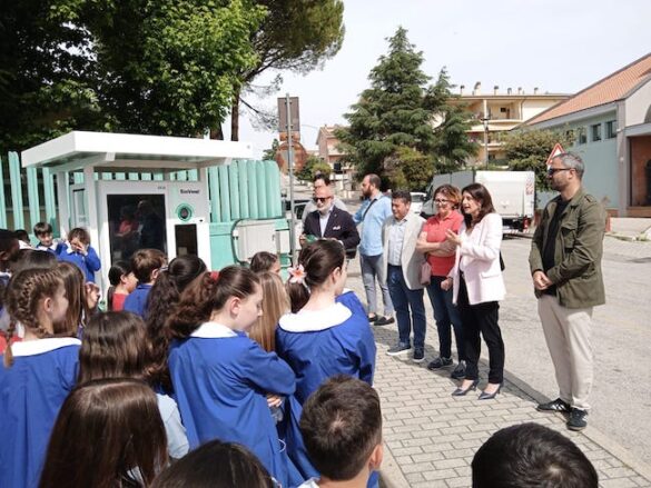 Inaugurato il mangiaplastica a Santa Teresa di Spoltore